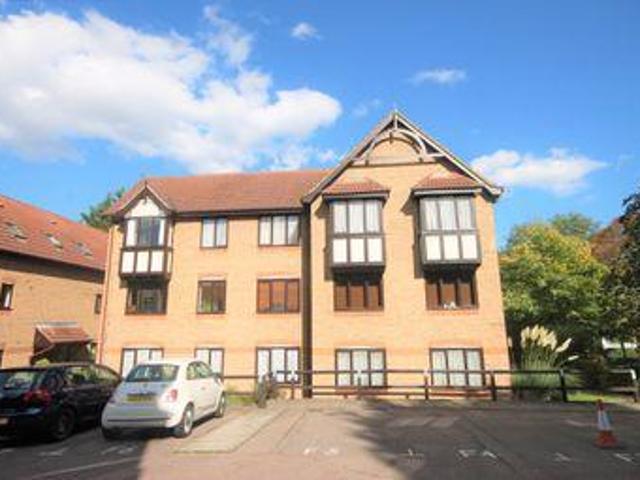2 Bedrooms Flat for rent in Durham Avenue, Bromley BR2