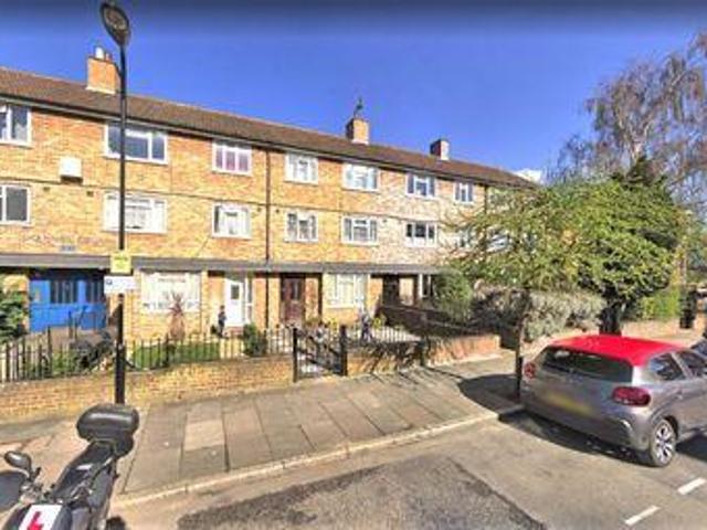 2 Bedrooms Flat for rent in Dynevor Road, London N16