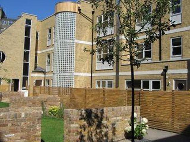 2 Bedrooms Flat for rent in E1