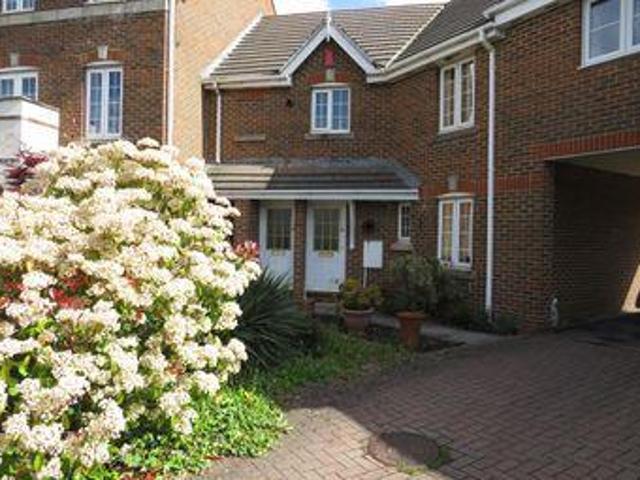 2 Bedrooms Flat for rent in Emerson Way, Emersons Green, Bristol BS16
