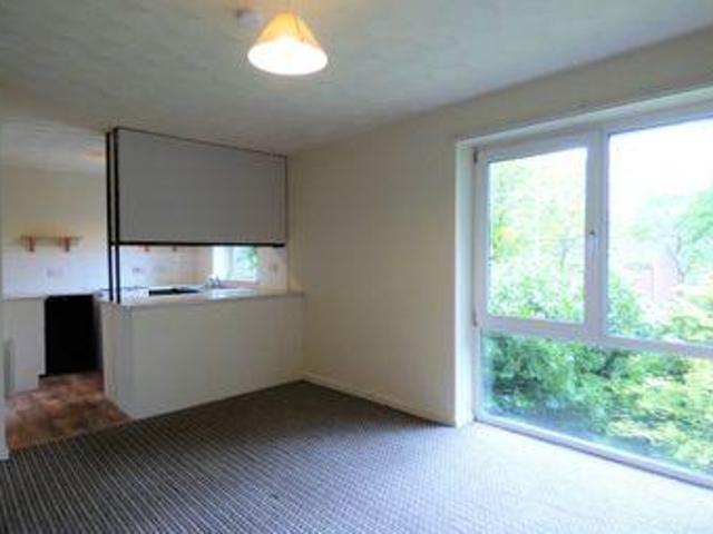 2 Bedrooms Flat for rent in Emily Street, Blackburn, Lancashire BB1