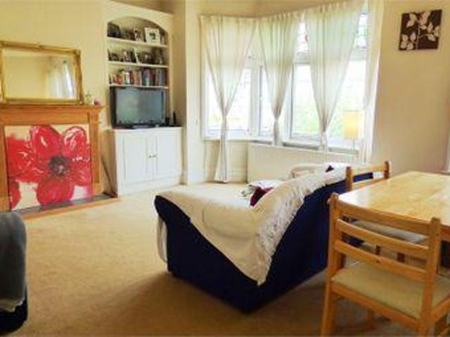 2 Bedrooms Flat for rent in Emmanuel Road, Balham, London SW12