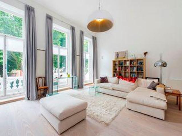 2 Bedrooms Flat for rent in Emperors Gate, London SW7