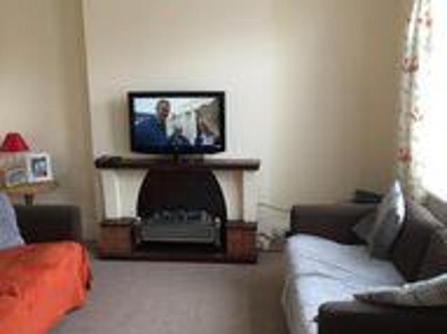 2 Bedrooms Flat for rent in Empress Avenue, Ilford IG1