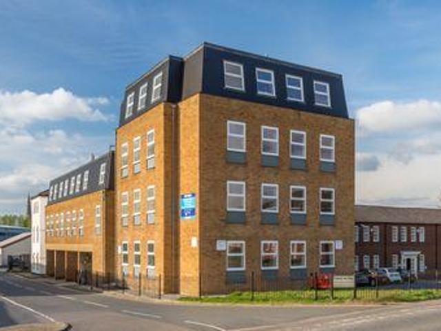 2 Bedrooms Flat for rent in Enterprise Way LU7