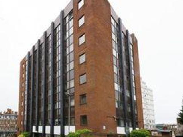 2 Bedrooms Flat for rent in Endeavour House, Lyonsdown Road, London EN5