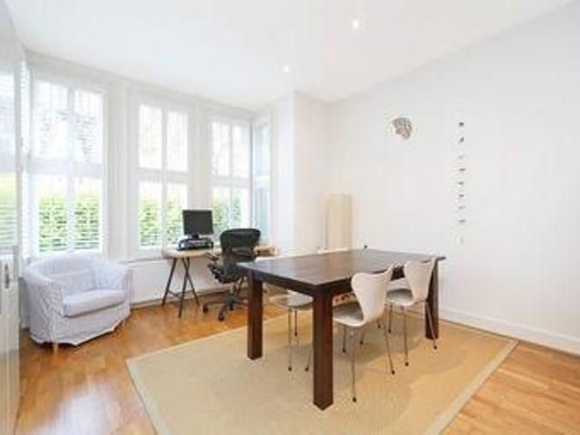 2 Bedrooms Flat for rent in Ennismore Avenue, London W4
