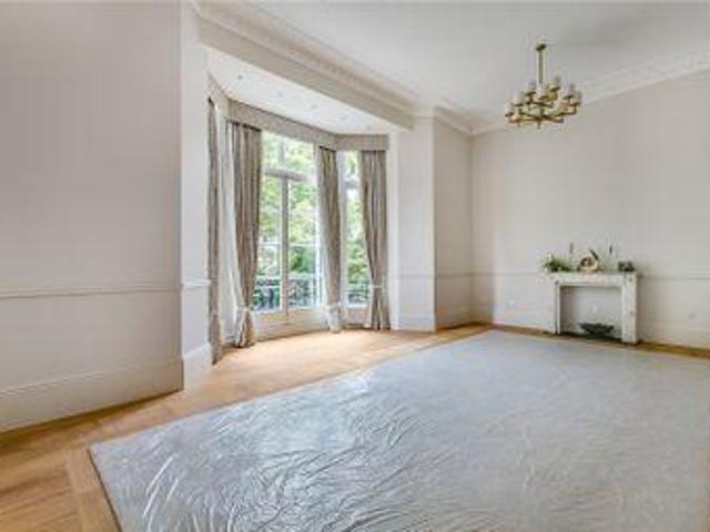 2 Bedrooms Flat for rent in Ennismore Gardens, London SW7