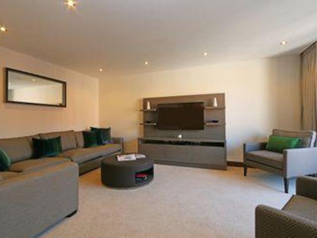 2 Bedrooms Flat for rent in Ennismore Gardens, London SW7