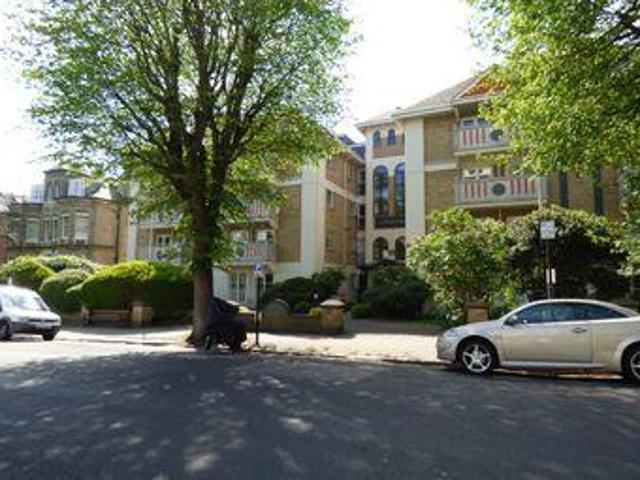 2 Bedrooms Flat for rent in Eaton Gardens, Hove BN3