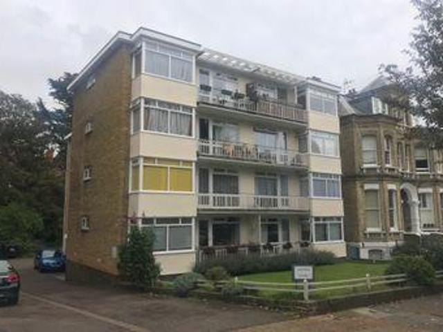 2 Bedrooms Flat for rent in Eaton Gardens, Hove BN3