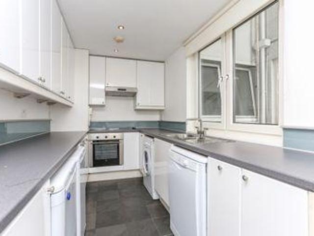 2 Bedrooms Flat for rent in Eaton Drive, Surrey KT2
