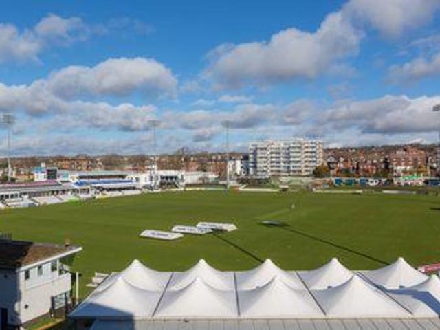2 Bedrooms Flat for rent in Eaton Road, Hove BN3