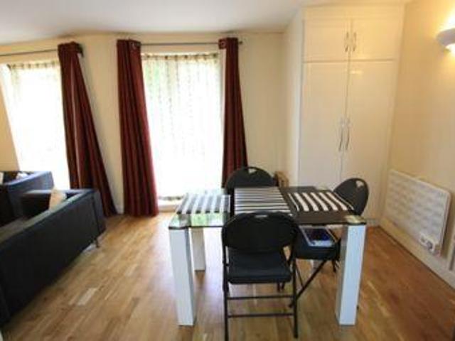 2 Bedrooms Flat for rent in Eaton Rd, Sutton SM2