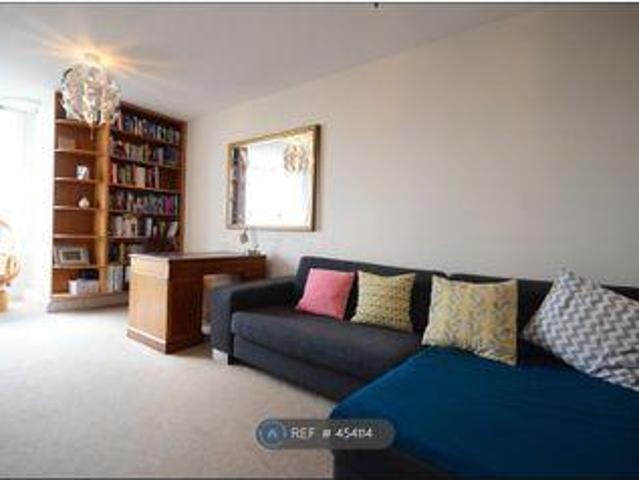 2 Bedrooms Flat for rent in Eagle Heights, London SW11