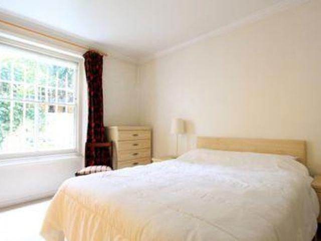 2 Bedrooms Flat for rent in Eardley Crescent, Earls Court SW5
