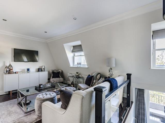 2 Bedrooms Flat for Rent in Eardley Crescent | Foxtons