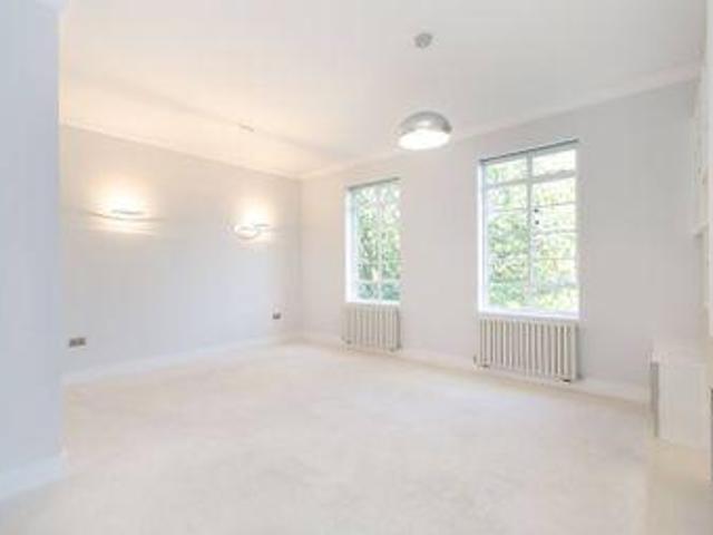 2 Bedrooms Flat for rent in Earls Court Square, Earls Court SW5