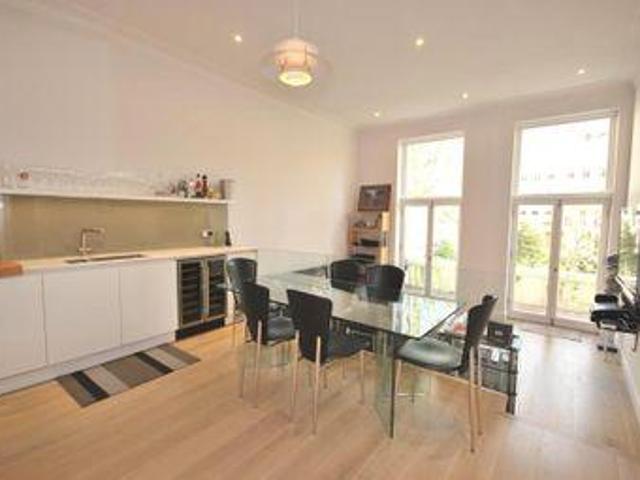 2 Bedrooms Flat for rent in Earls Court Square, Earls Court SW5
