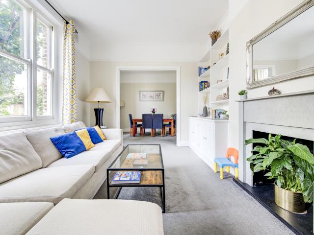 2 Bedrooms Flat for Rent in Earls Court Square | Foxtons
