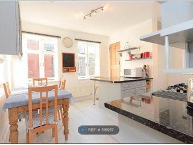 2 Bedrooms Flat for rent in Earlsfield, London SW18