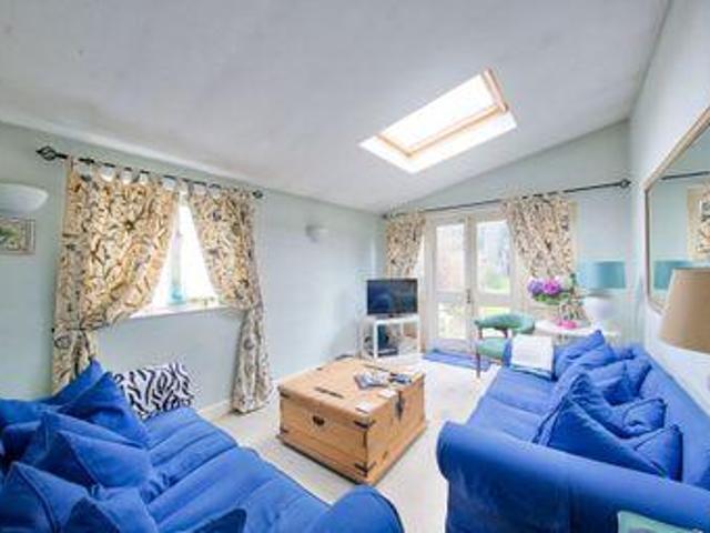 2 Bedrooms Flat for rent in Earlsfield Road, Earlsfield SW18