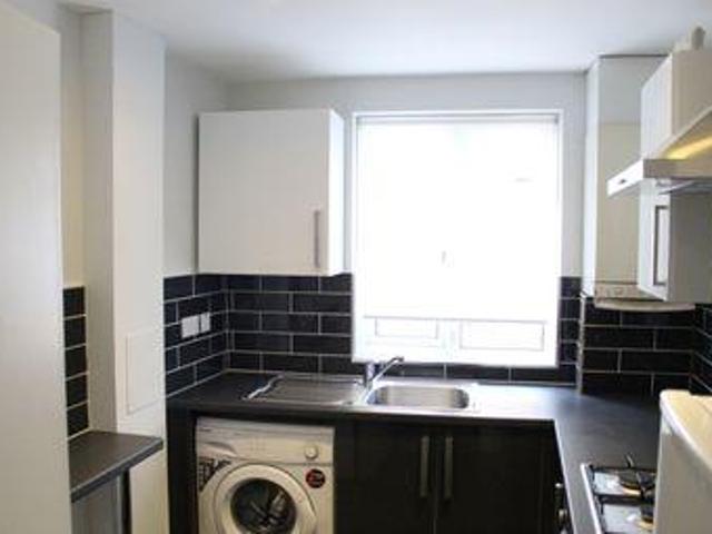 2 Bedrooms Flat for rent in East Vale, Acton W3