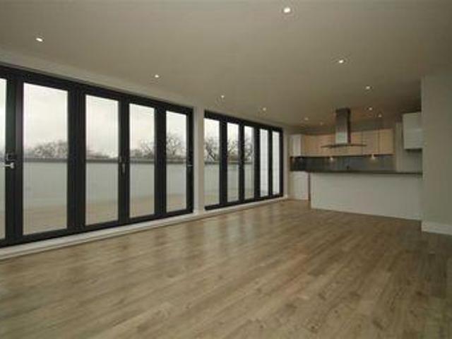 2 Bedrooms Flat for rent in East Acton Arcade, Old Oak Common Lane, London W3