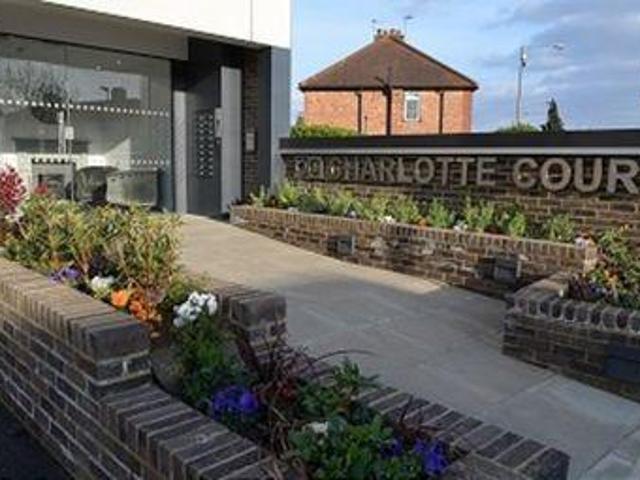 2 Bedrooms Flat for rent in East Barnet Road, New Barnet, Barnet EN4