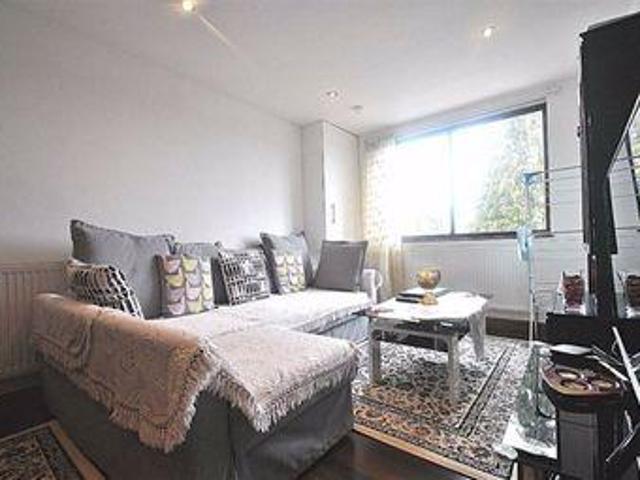 2 Bedrooms Flat for rent in East Barnet Road, New Barnet, Barnet EN4