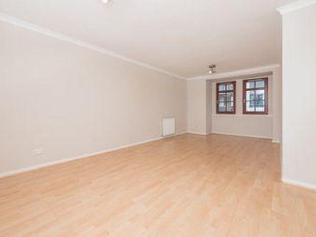 2 Bedrooms Flat for rent in East Cromwell Street, Leith EH6