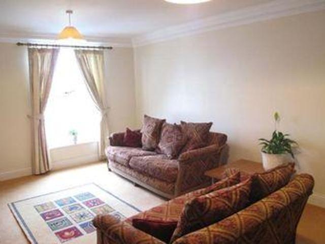 2 Bedrooms Flat for rent in East London Street, New Town EH7