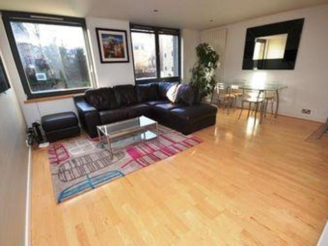 2 Bedrooms Flat for rent in East London Street, Edinburgh EH7