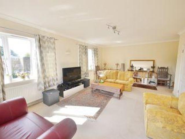 2 Bedrooms Flat for rent in Eastbury Avenue, Northwood HA6