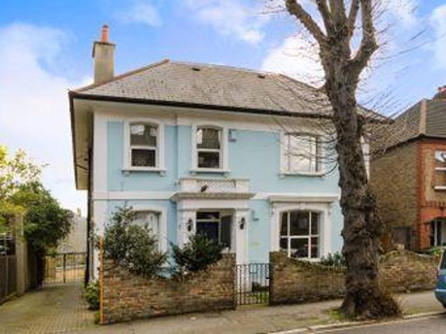 2 Bedrooms Flat for rent in Eastdown Park, Hither Green, London SE13