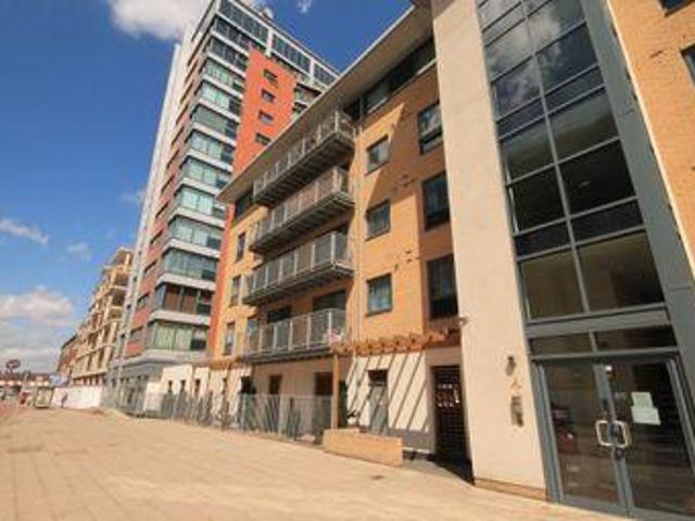 2 Bedrooms Flat for rent in Eastern Avenue, Ilford IG2