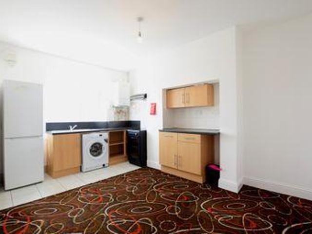 2 Bedrooms Flat for rent in Eastern Avenue, Ilford IG2