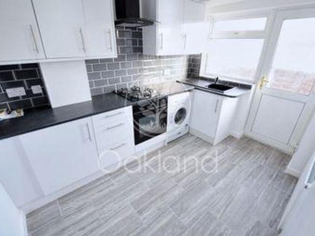 2 Bedrooms Flat for rent in Eastern Avenue, Ilford IG2