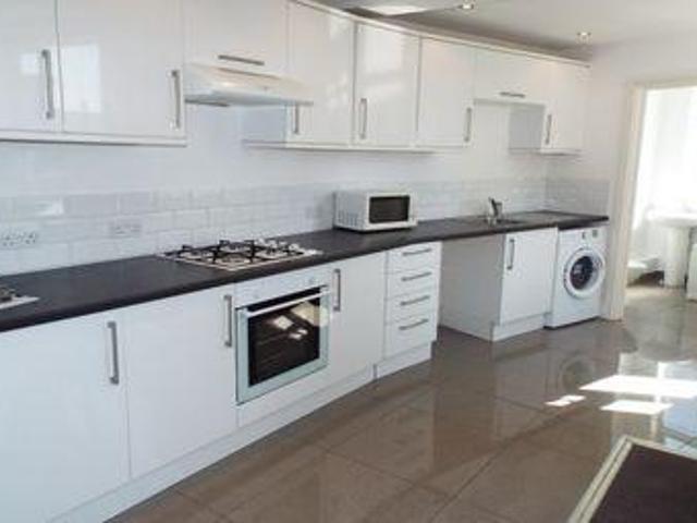 2 Bedrooms Flat for rent in Eastern Avenue, Newbury Park IG2
