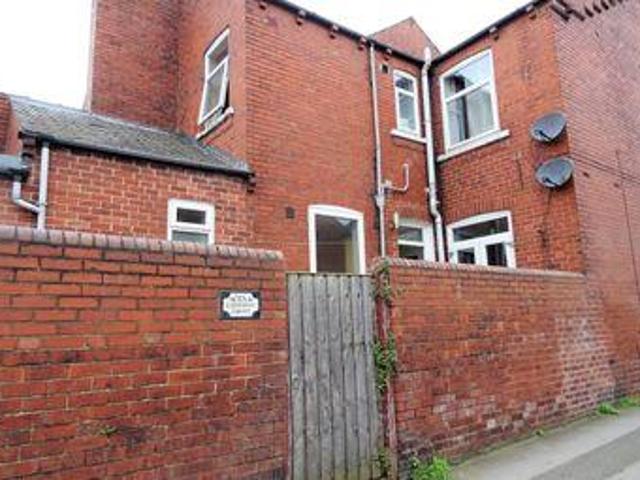 2 Bedrooms Flat for rent in Eastfield Grove, Normanton WF6