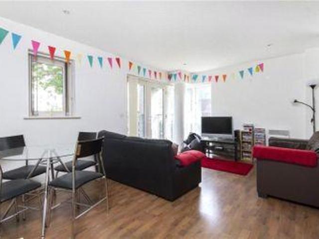 2 Bedrooms Flat for rent in Eastside Mews, Morville Street, Bow, London E3