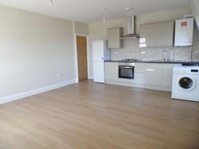 2 Bedrooms Flat for rent in Eastwood Close, South Woodford E18