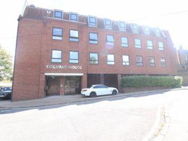 2 Bedrooms Flat for rent in Eastwood Close, South Woodford E18