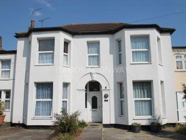 2 Bedrooms Flat for rent in Eastwood Road, Seven Kings IG3