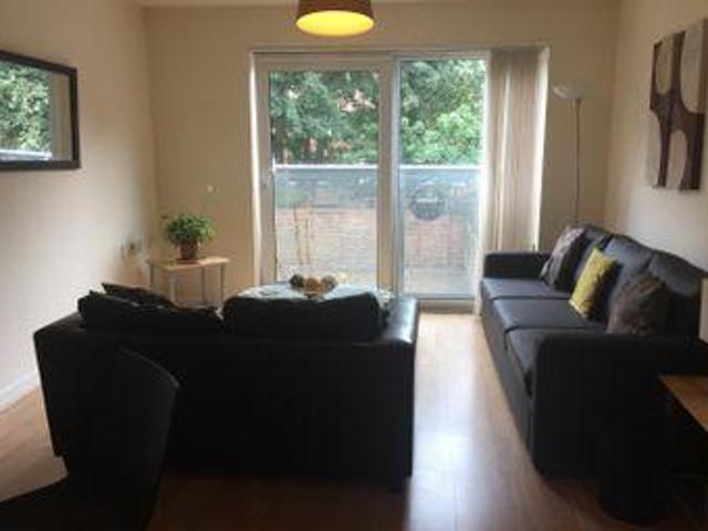 2 Bedrooms Flat for rent in Eccles Fold, Eccles, Manchester M30