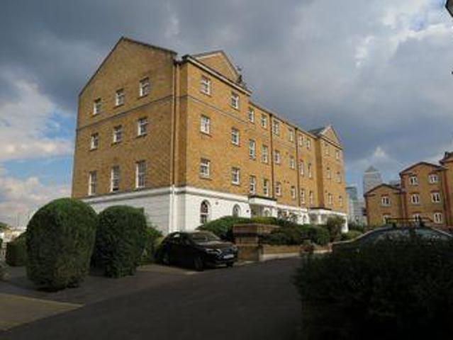 2 Bedrooms Flat for rent in Edward Square, London SE16