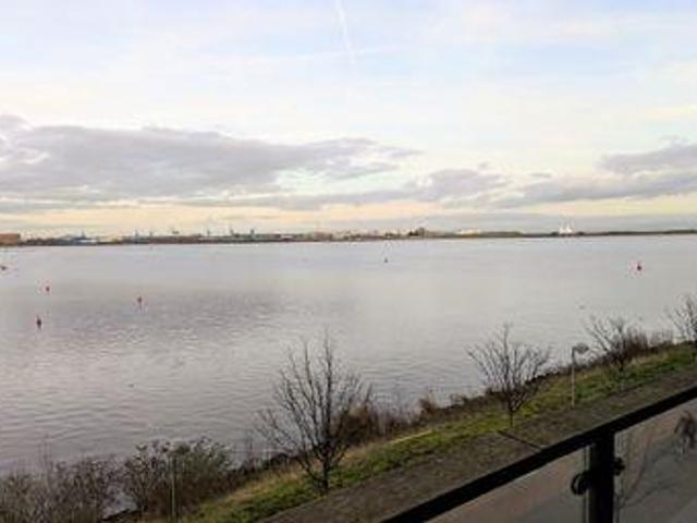 2 Bedrooms Flat for rent in Eddystone House, Ferry Court, Cardiff CF11