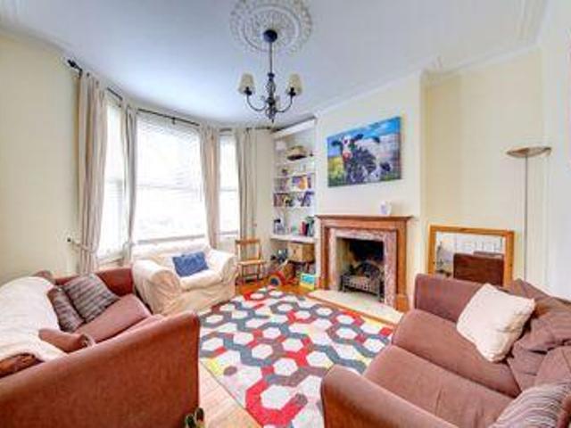 2 Bedrooms Flat for rent in Edgarley Terrace, Fulham SW6