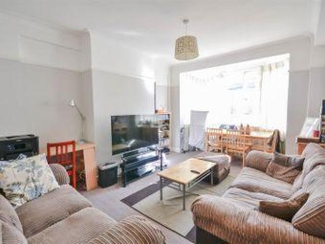 2 Bedrooms Flat for rent in Edge Hill, London SW19