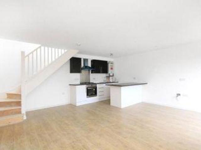 2 Bedrooms Flat for rent in Edgeley Road, Clapham North, London SW4